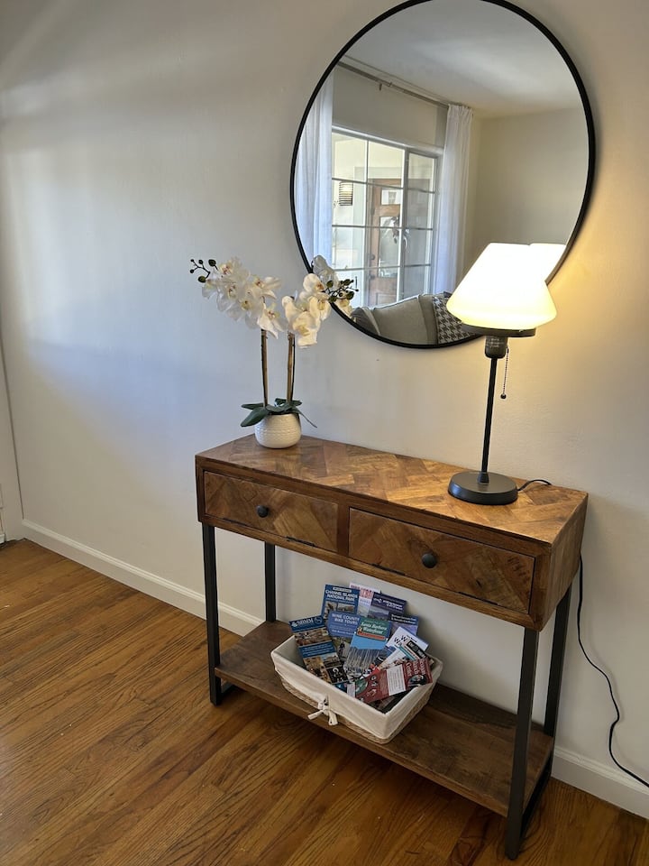 Darling, Peaceful, 2 Bed, 2 Bath, Near Beach, Ev - Santa Barbara, CA