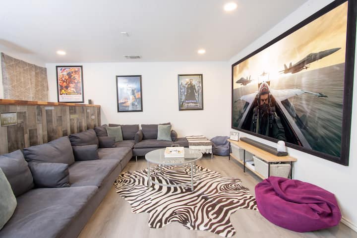 Big Family House W Theater Pool Table - San Antonio