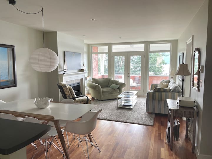 Oceanview Corner Suite - Galiano Island