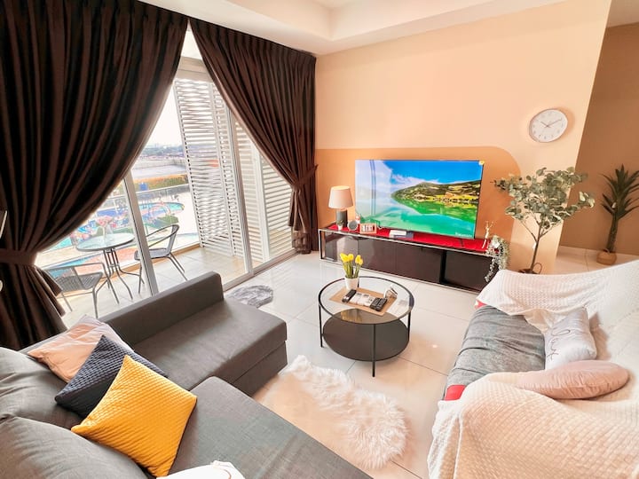 Relaxing Pool View @ Ksl 3br 65'tv - Johor Bahru