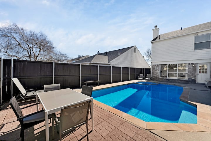 Pool & Spa Close To Att Stadium - Hell House, Cedar Hill