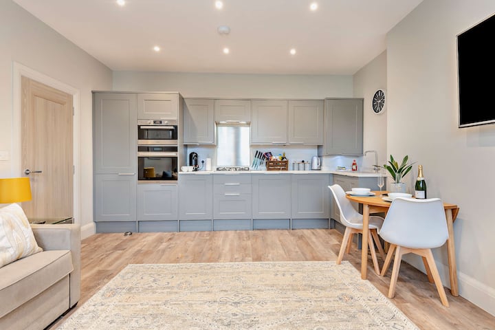 Stylish & Chic 2-bedroom Southbourne Apartment - Bournemouth