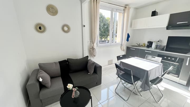 Le Skybnb - Logement Neuf Pour 4 - Wifi - Paris - Le Bourget