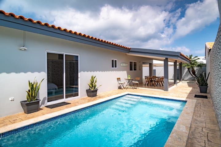 Sunshine Escape In Palm Beach - Aruba