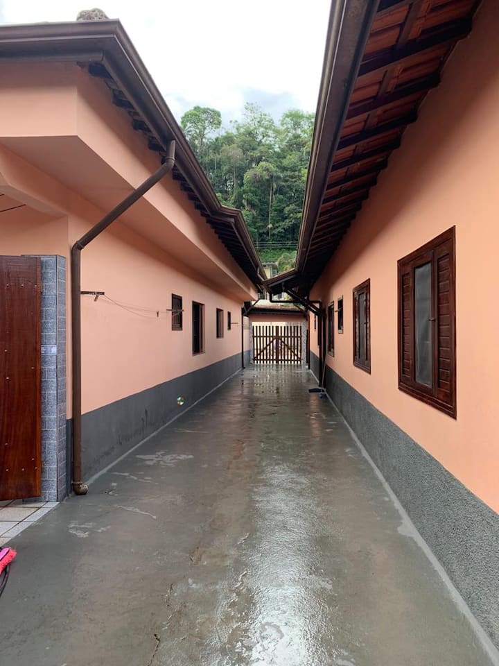 Casa Para Até 24 Pessoas Com Garagem Para 7 Carros - Ubatuba