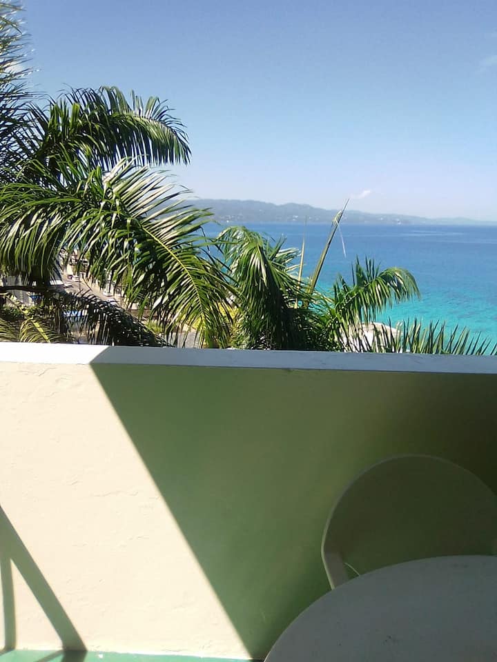 Hip Strip Ocean View Studio At Montego Bay Club - Montego Bay