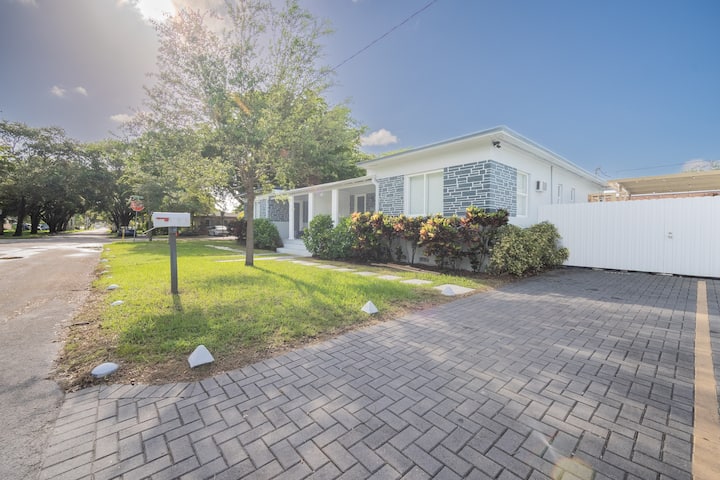 Vacation In Style & Comfort! - Hollywood, FL