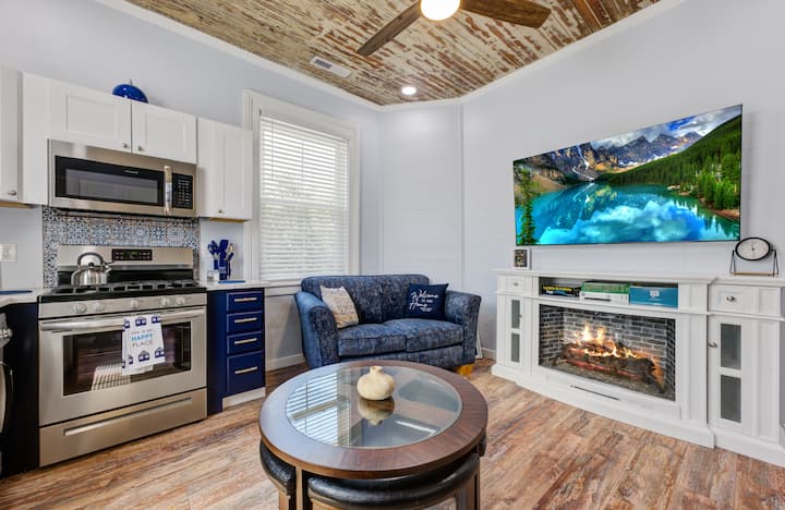 Stunning 2-bedroom In Downtown Charleston! - Charleston, SC