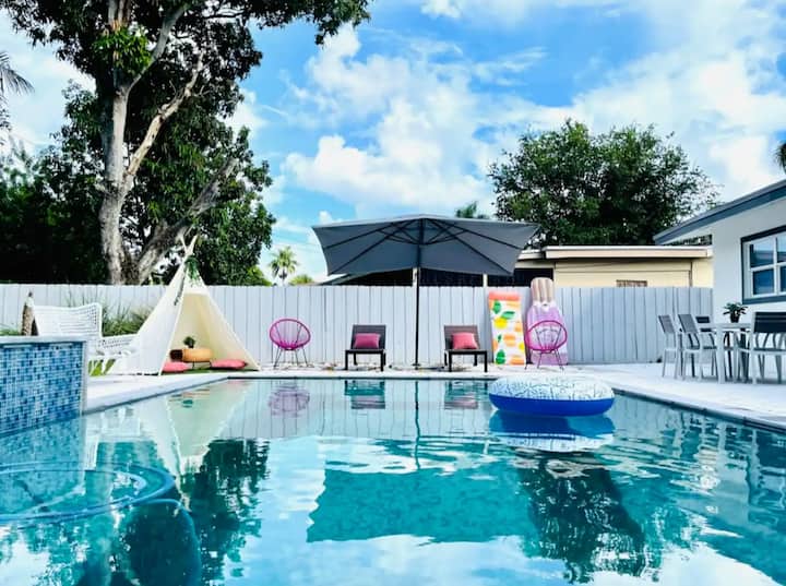 Near Beach- Free Gift- Luxury Pool Home- - Miami Gardens, FL