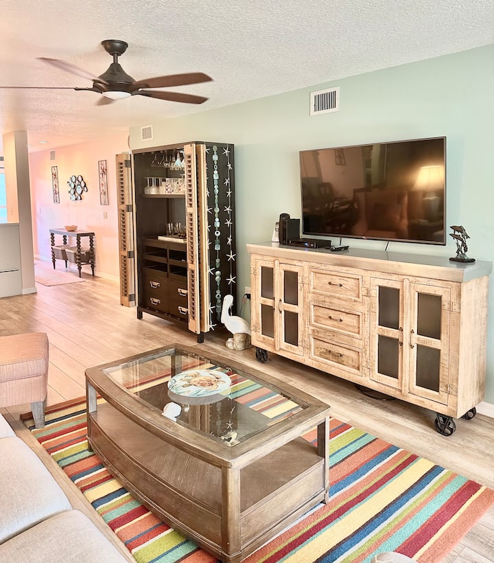 1 Block From Beach + Pool - Cayman Cay #102 - Holmes Beach, FL