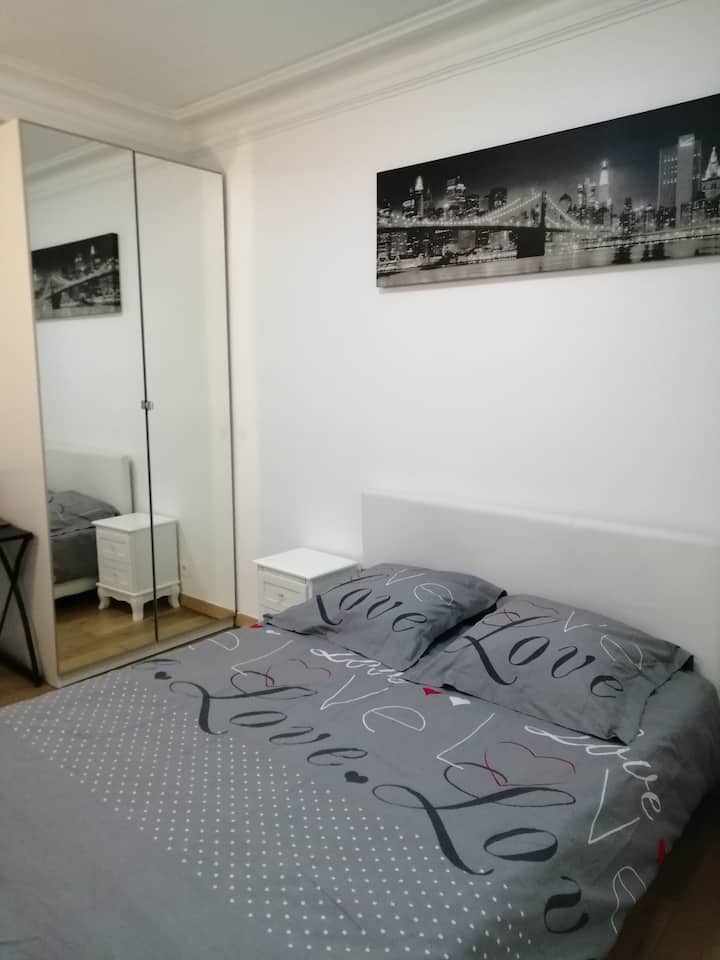 Joli Logement Près De Notre Dame - Ibis Styles Paris Massena Olympiades