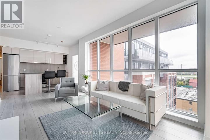 Luxury Condo By Yorkdale Mall - Toronto
