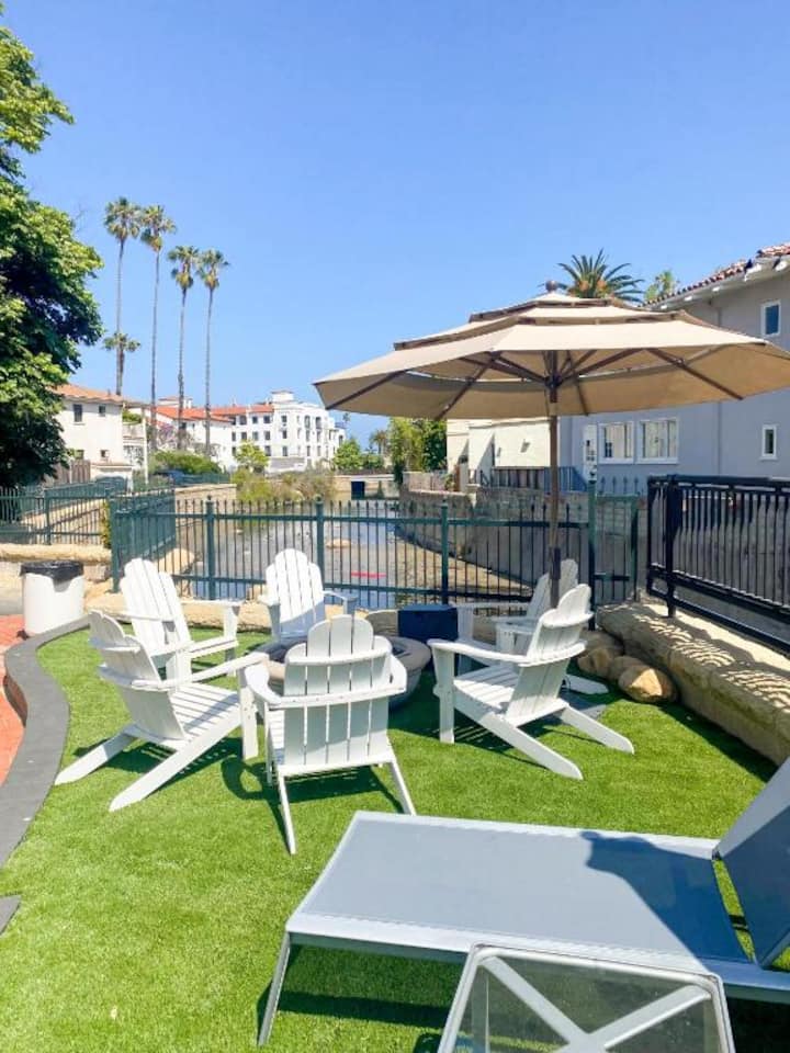 Private Full @ Ith Surf Hostel W/shared Bath - Santa Barbara, CA
