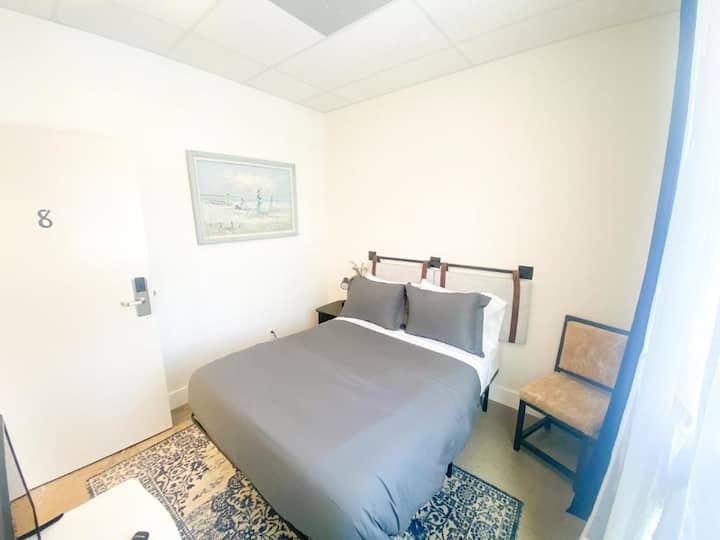 Private Full @ Beach Hostel W/shared Bath - Santa Barbara