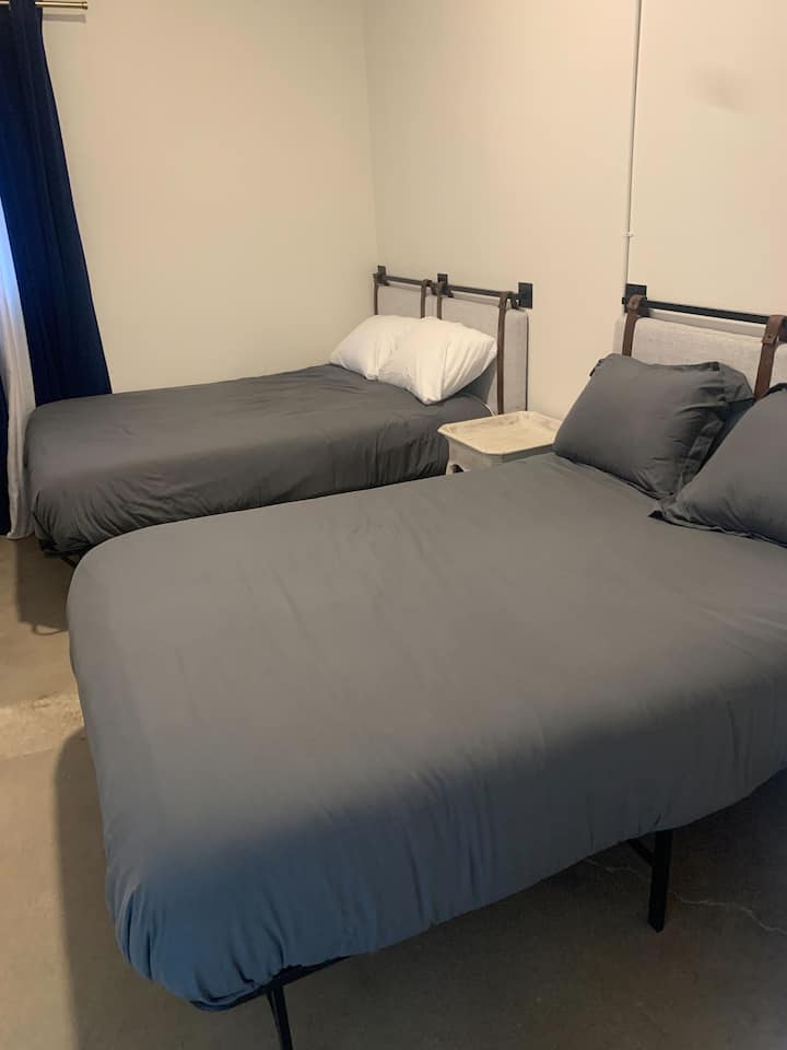 Private Double Full @ Beach Hostel W/shared Bath - Santa Barbara, CA