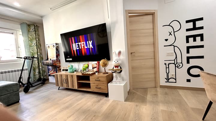 Lujo: Proyector, Maquina Arcade, Wifi Y Patinetes - Oviedo