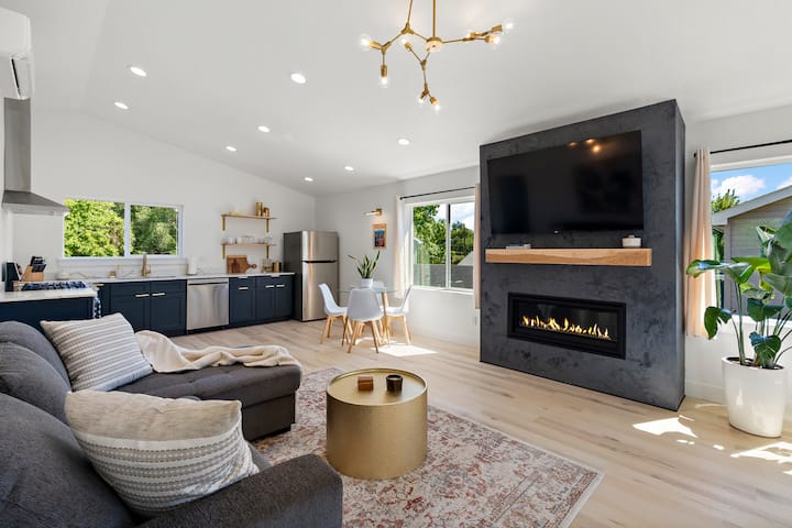 The Jasmine - Hot Tub, Mural & Fire Pit - Boise, ID