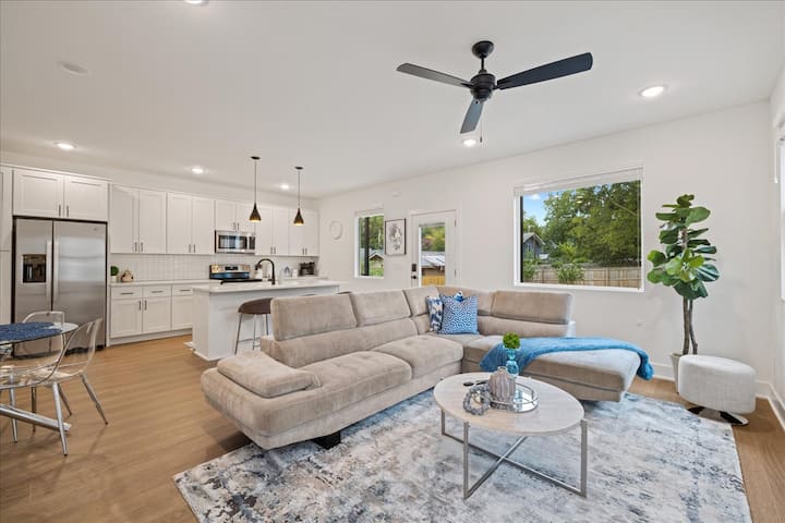 Silver Modern Pristine Stay: 5 Min To Downtown - Raleigh, NC