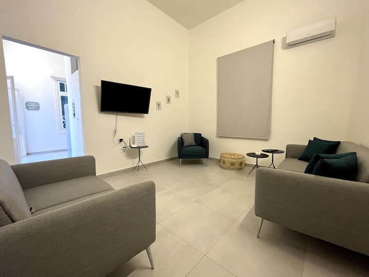 Cozy & Bright | Heritage 1-br With Private Terrace - Beyrut
