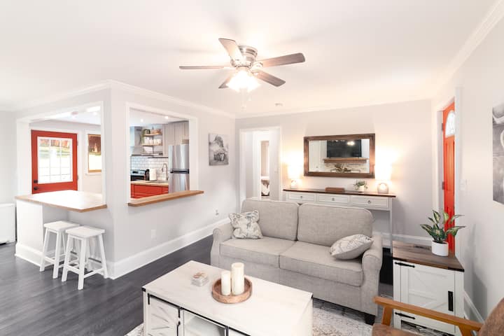 Cozy Cottage Minutes To Downtown Greenville - Greenville, SC