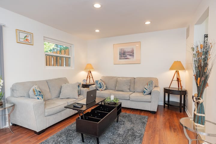 Adorable Town House 18 Min Dc/mgm/oldtown 4 Beds - Alexandria, VA