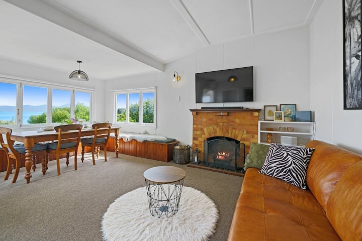 Seaview Paradiso - Top Location Stunning Views! - Paekākāriki