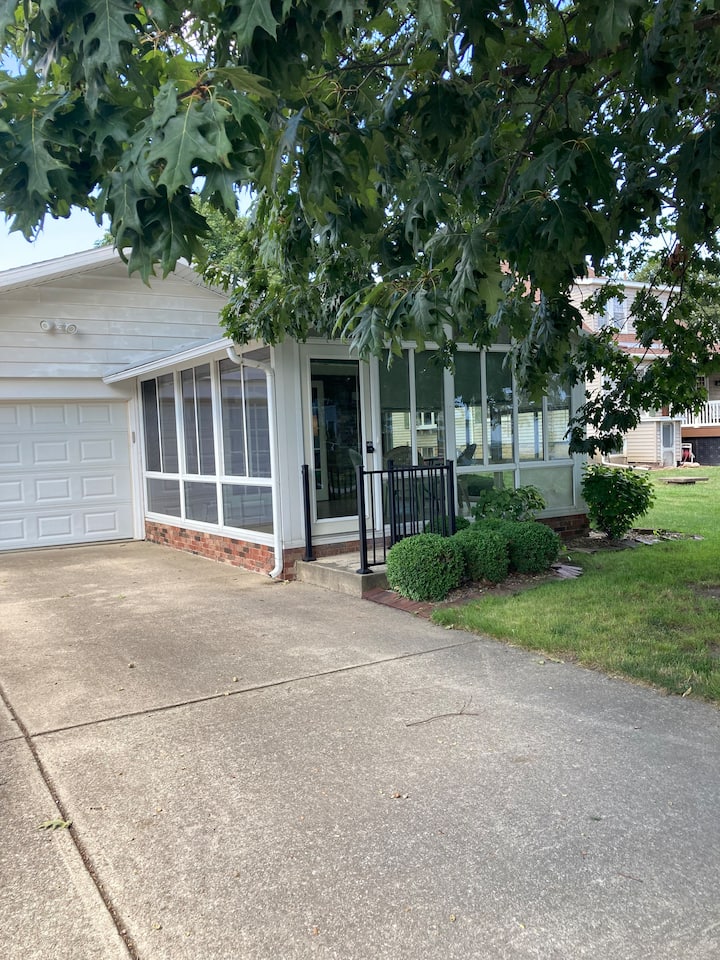 Decatur Vacation Rentals & Homes - Illinois, United States | Airbnb