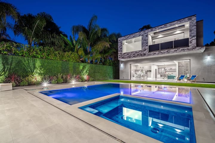 Lux Mansion Near Universal Studios - Burbank, CA