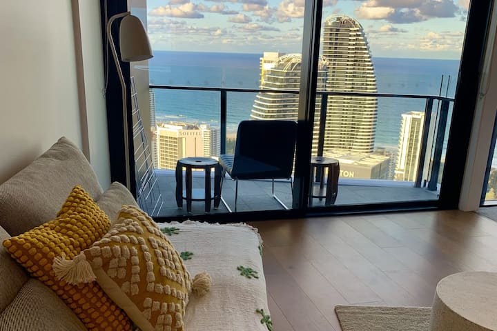 Broadbeach High Ocean Sunrise Views - Broadbeach