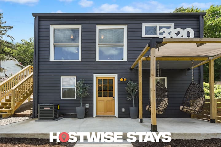 Beautiful Home, Outdoor Space, 2 Floor Privacy! - Pittsburgh, PA