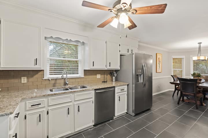 Ft. Jackson, Screened Porch, Fenced Yard, Pets - コロンビア, SC