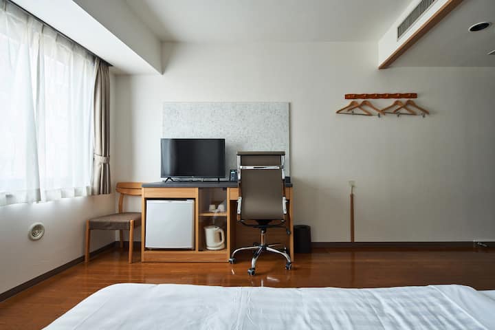 【喫煙コンフォートツインルーム】軽食無料!サウナ無料!デスク有Tokio'shotel_tokios - Ikebukuro