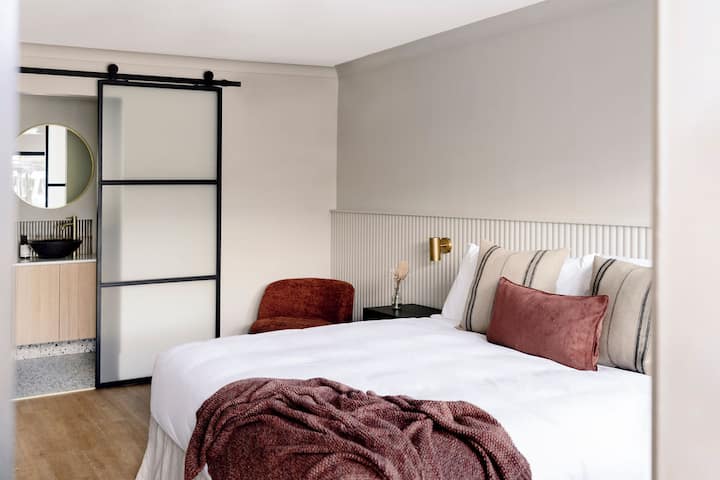 Superior King Room - Caloundra
