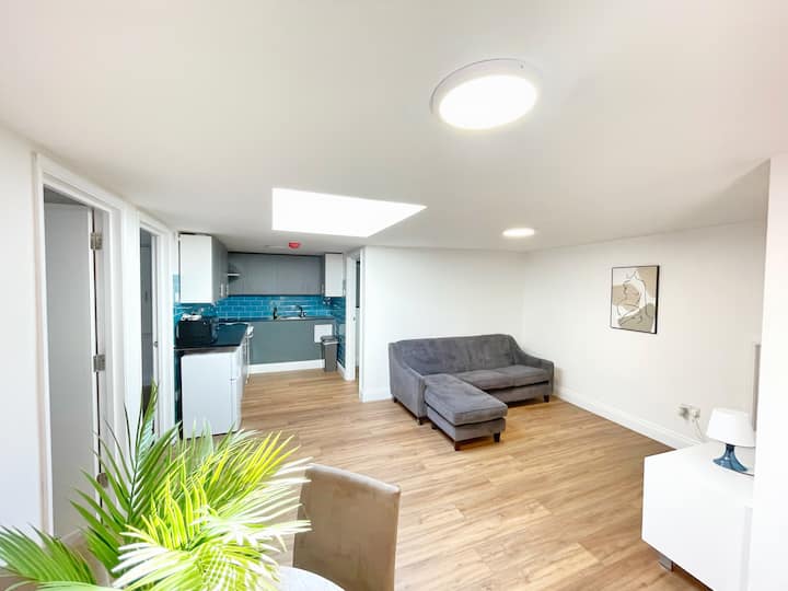 Prime Woolwich 2 Bed Gem - Leyton
