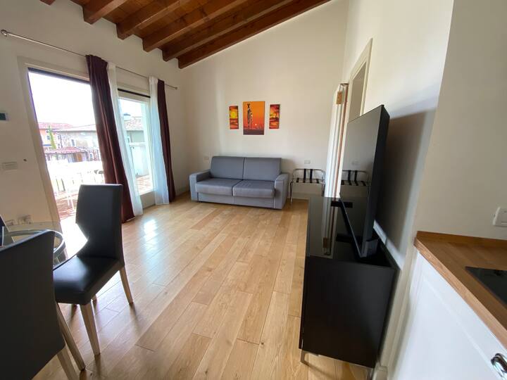 Luxury Apartment With Pool View - Desenzano del Garda