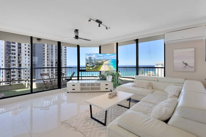 Modern Ocean View Apartment - Surfers Paradise