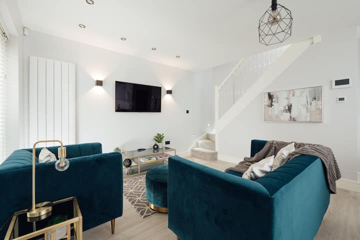 Inviting 2 Bedroom House In Dorking - Dorking