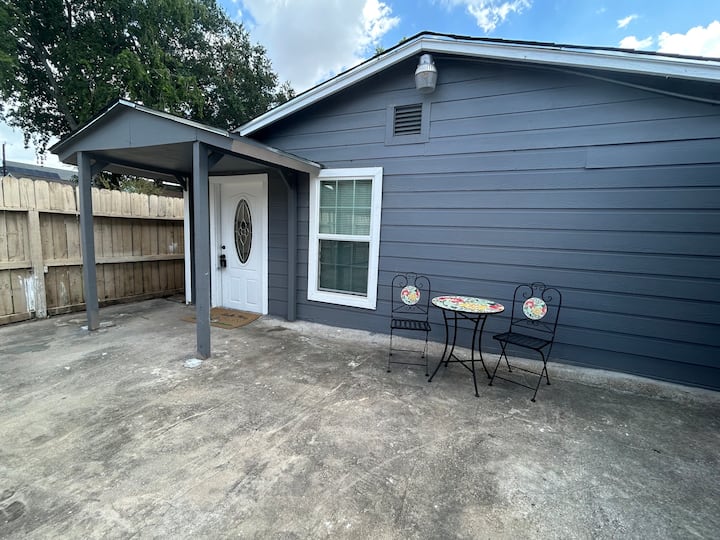 Guesthouse Getaway - Northside - Houston