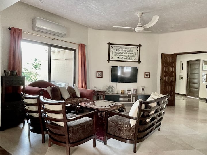 Luxury 2-bed On F-floor Retreat 3rd Bed On Request - Lahore