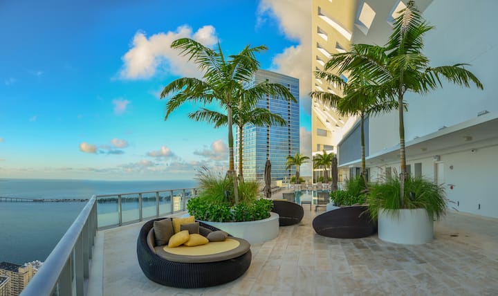 Prestigious 5-star Brickell Condo W/ Parking! - Miami