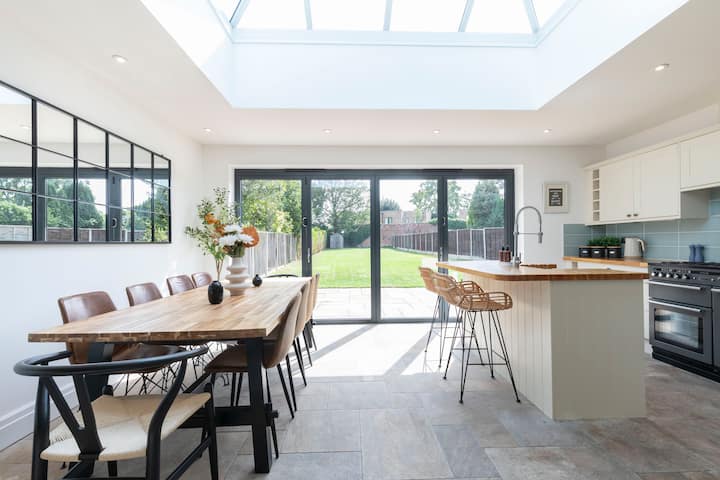 Moderne-maison-salle De Bain Privée-vue Sur Rue - Gloucester