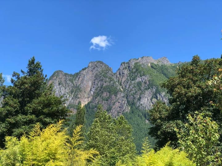 Location, Location, Location
Stay With Us! - RattleSnake Lake, North Bend