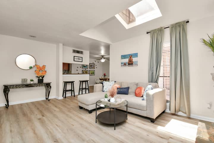 Cozy Apt - Near Hobby Airport & Downtown Htx - South Houston, TX