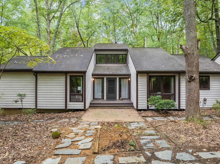 Large, Private Home On Forested Lot In Chapel Hill - Chapel Hill, NC