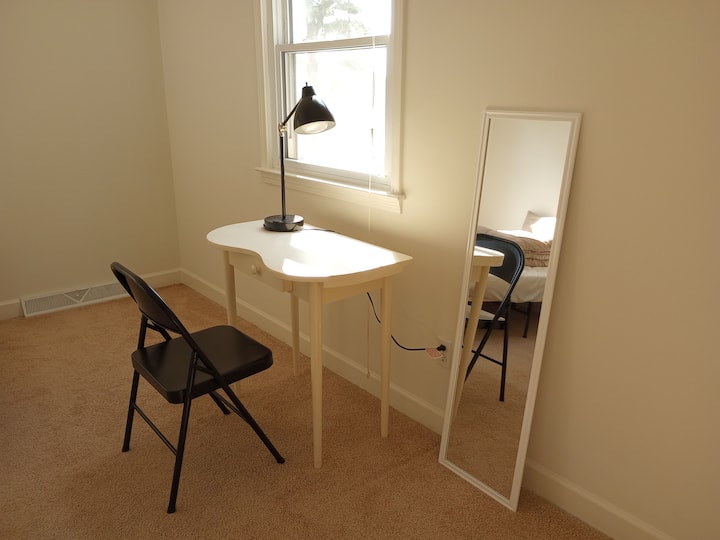 Clean, Quiet, Safe Private Room - Carmel, IN