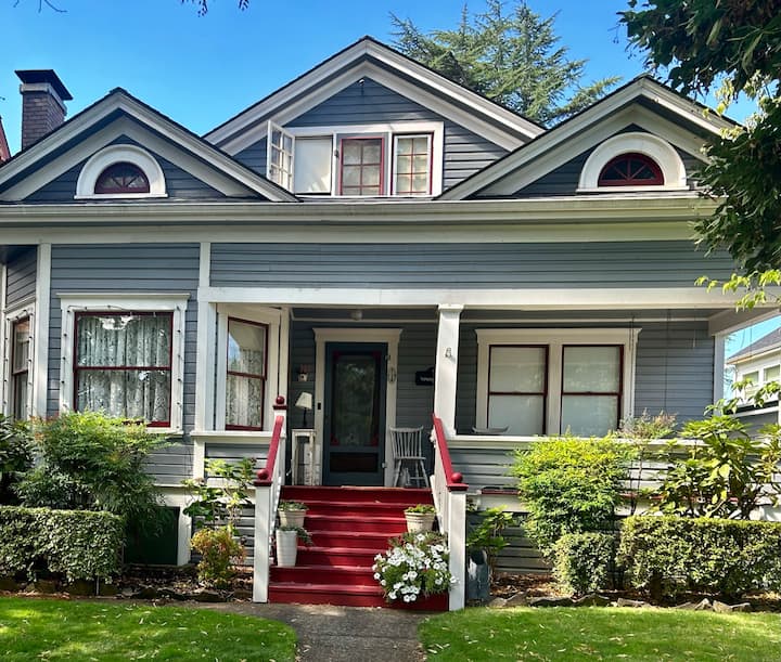 Queen Anne Cottage - Albany, OR