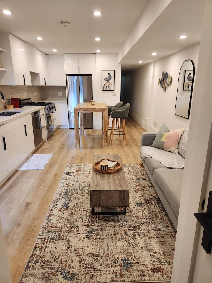 Modern Private Appt With Parking | Corso Italia - Mississauga
