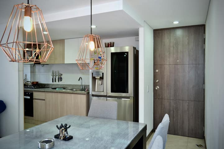 Apartamento Con Hermosa Vista. - Envigado