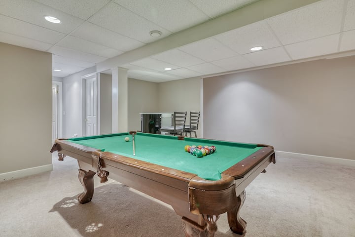Luxury Living 4 Beds In Downtown W/ Pool Table - Greece, NY