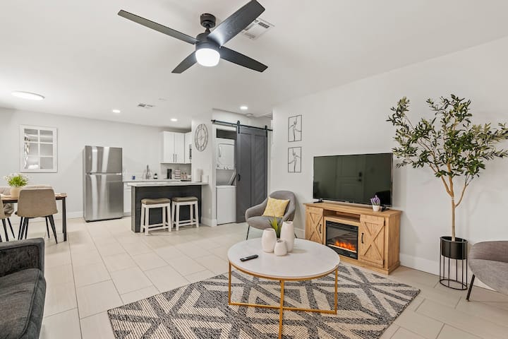 Cute&stylish2bedapt-shortdrivedtlv+strip+nellisafb - Electric Daisy Carnival (EDC Las Vegas)